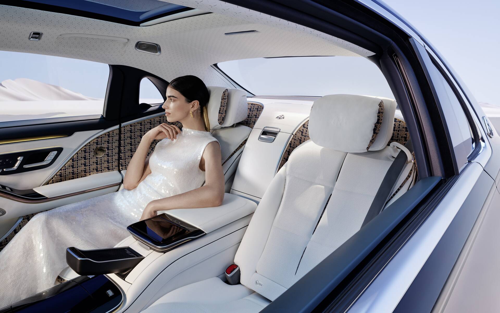 Mercedes Maybach S 680 Haute Voiture Is A New Fashion Icon 9 12