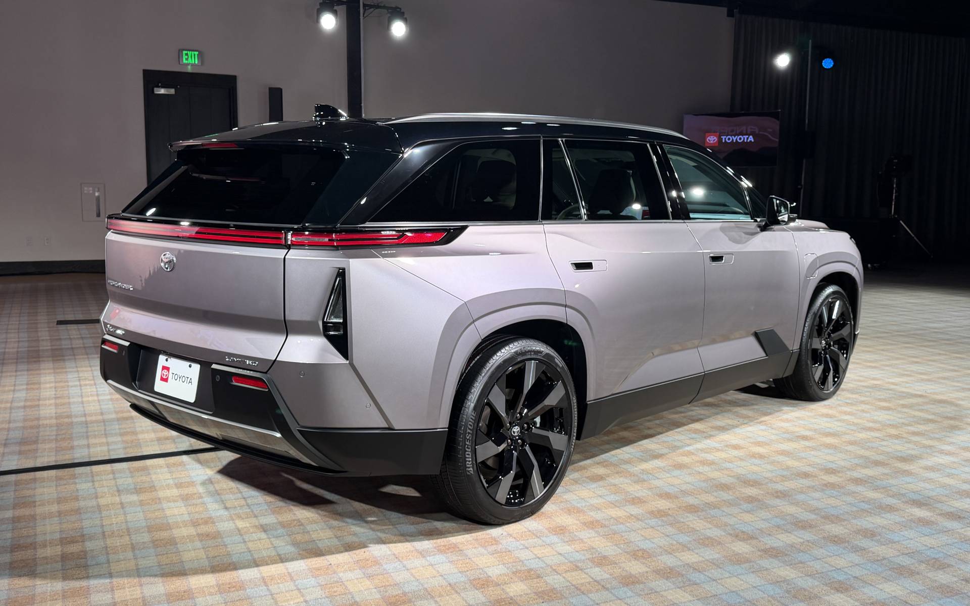2027 Toyota Highlander Arrives as Three-Row Electric SUV - 3/17