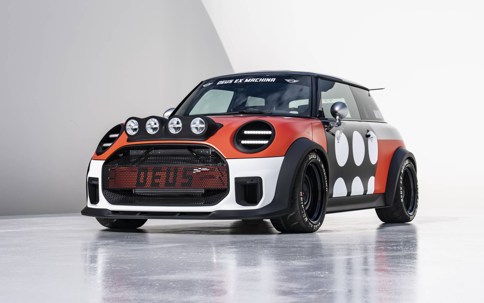 La MINI JCW x Deus Ex Machina fait ses débuts nord-américains à Toronto ...