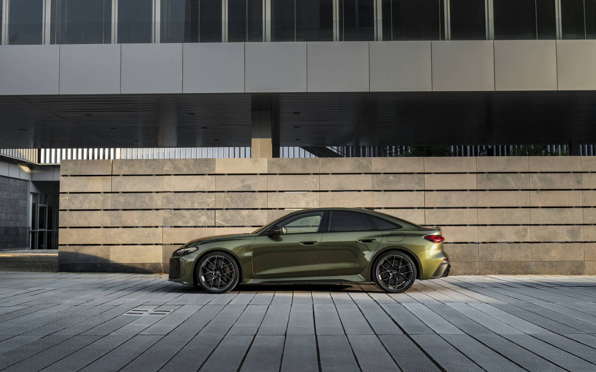 Audi dévoile sa nouvelle RS 5 et elle est hybride rechargeable! - 1/33