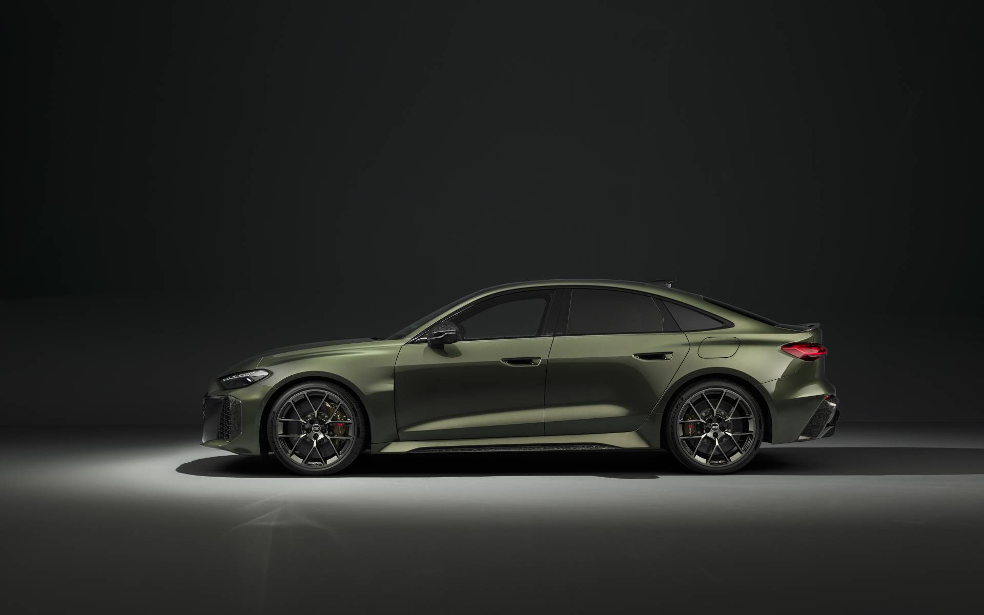 Audi dévoile sa nouvelle RS 5 et elle est hybride rechargeable! - 1/33