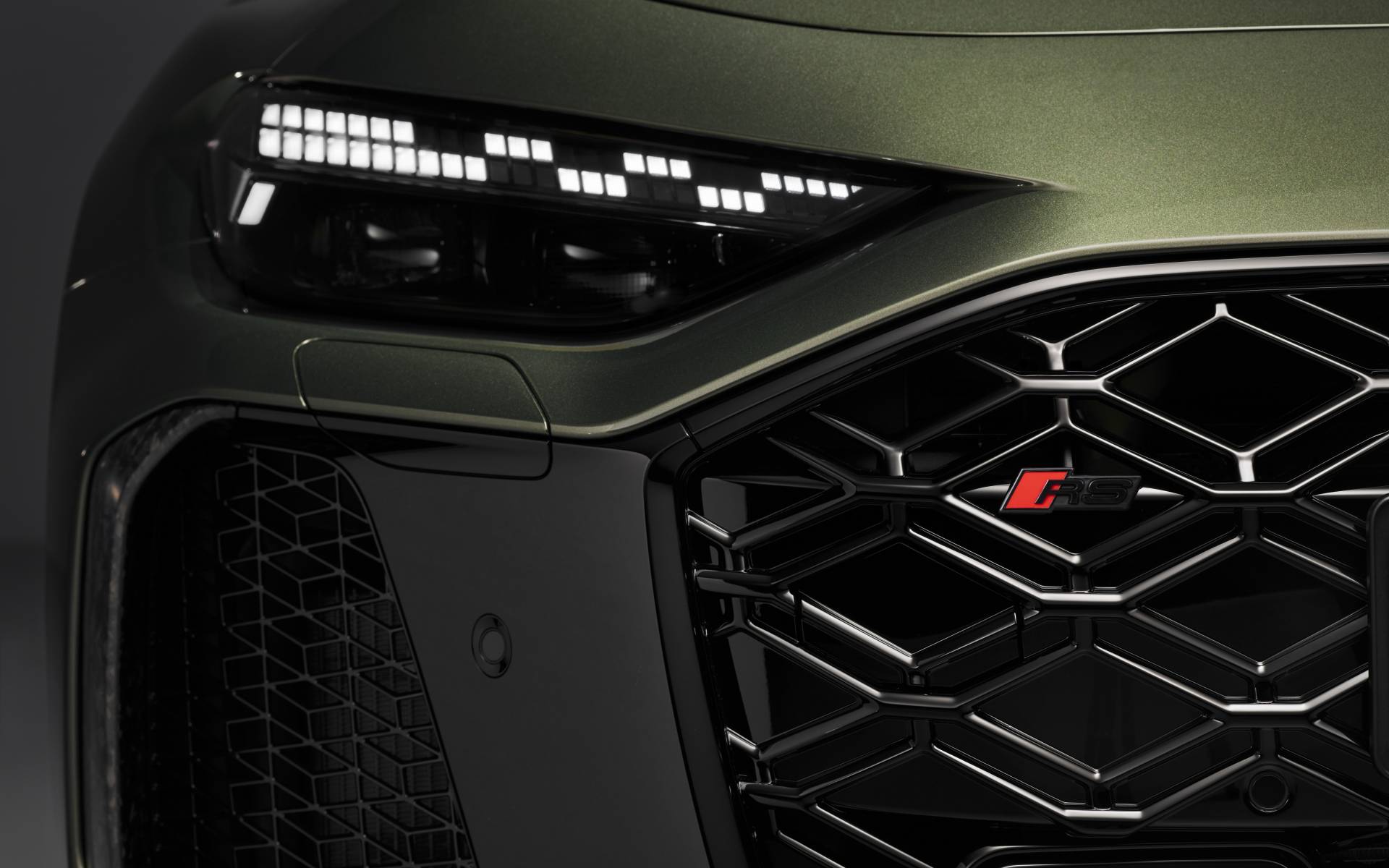 Audi dévoile sa nouvelle RS 5 et elle est hybride rechargeable! - 1/33