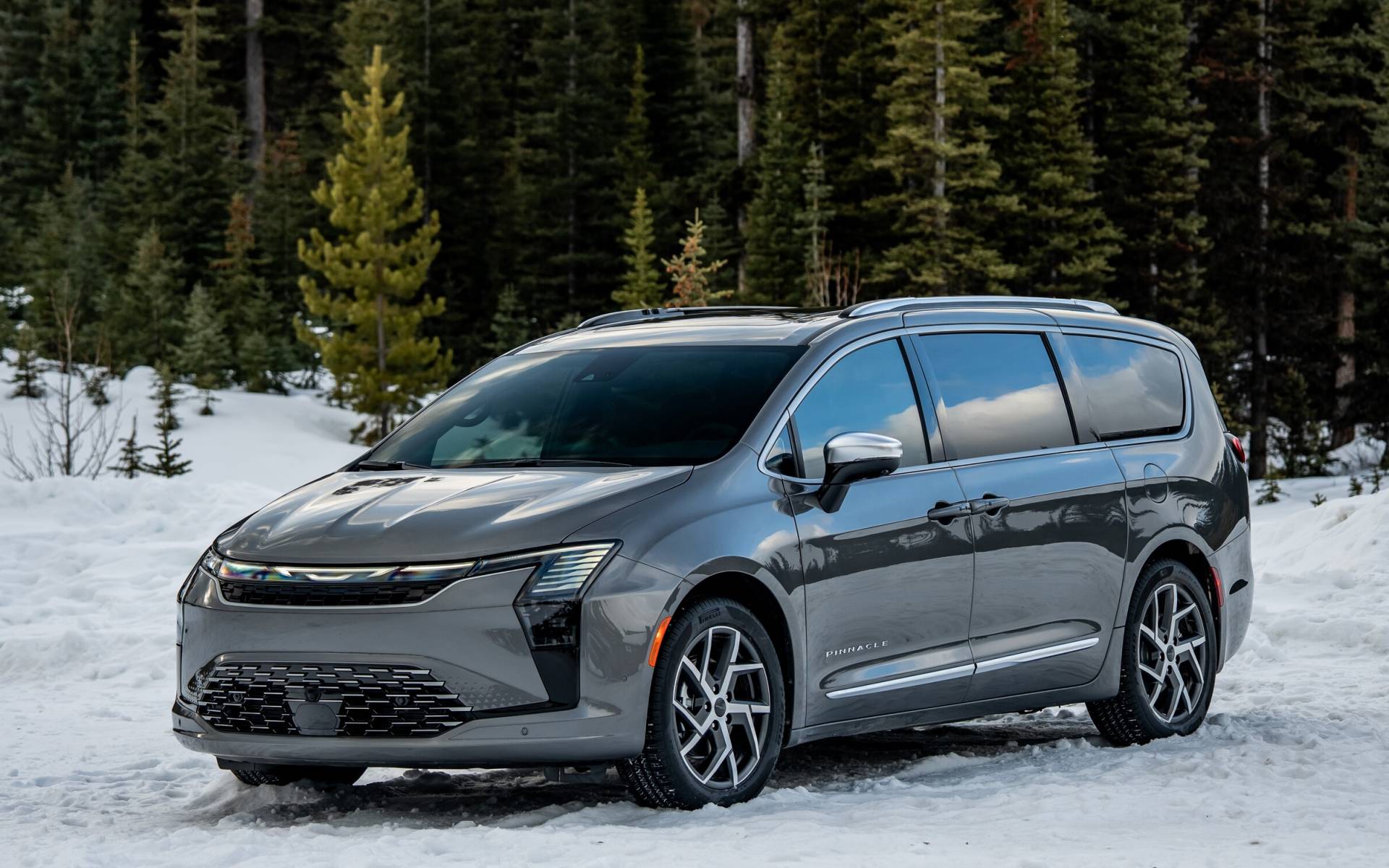 Chrysler dévoile la Pacifica 2027 et ouvre les commandes - 1/11