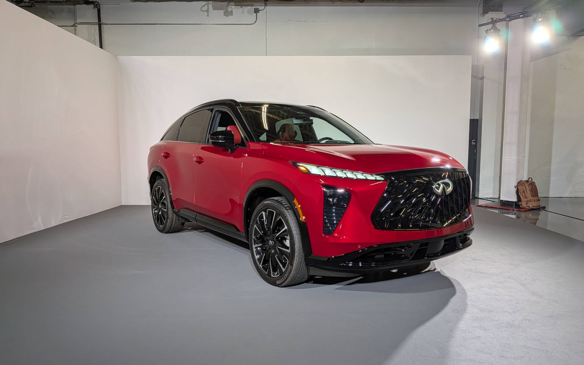 2027 Infiniti QX65 Debuts as Coupe-Style SUV - 1/21