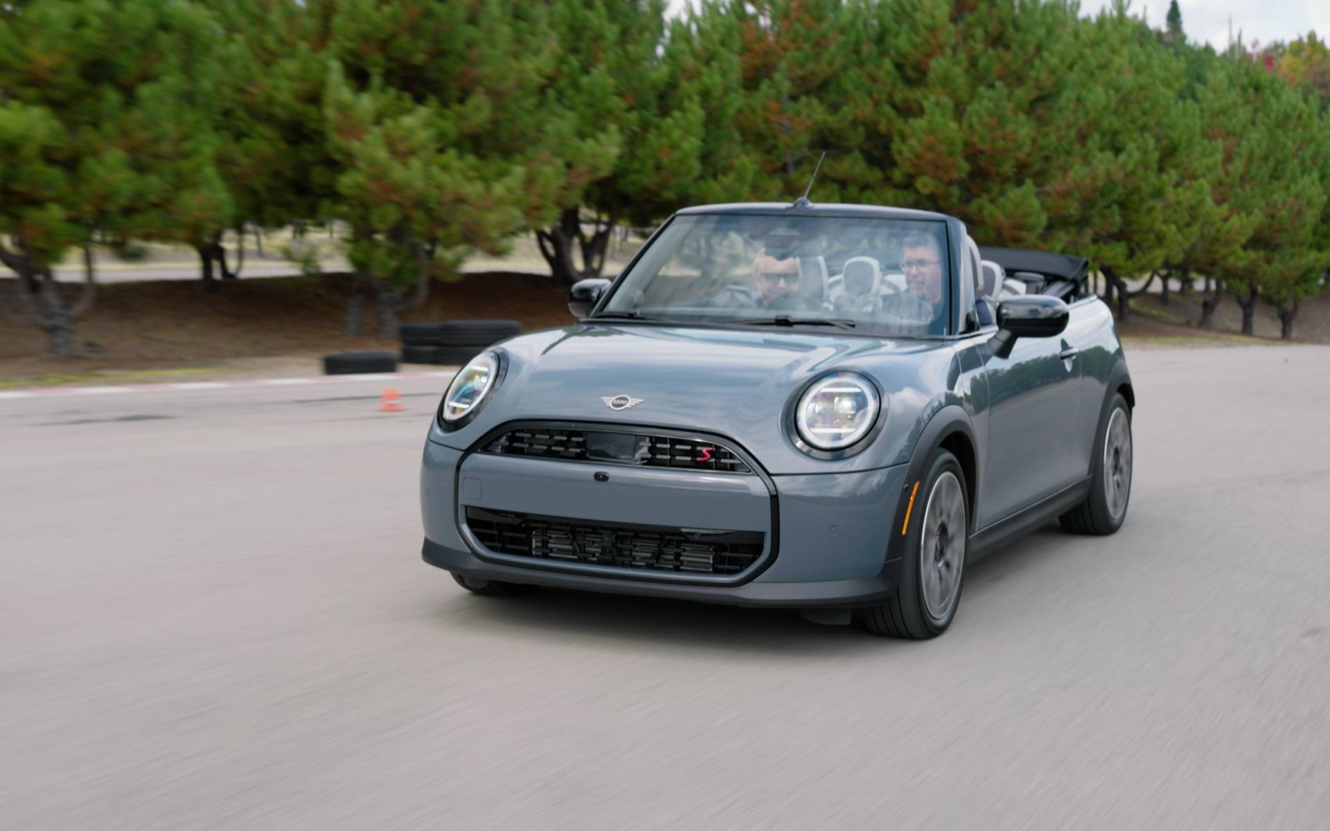 Le Guide de l’auto met à l’essai la Mini Cooper S Cabriolet 2026 - 1/4