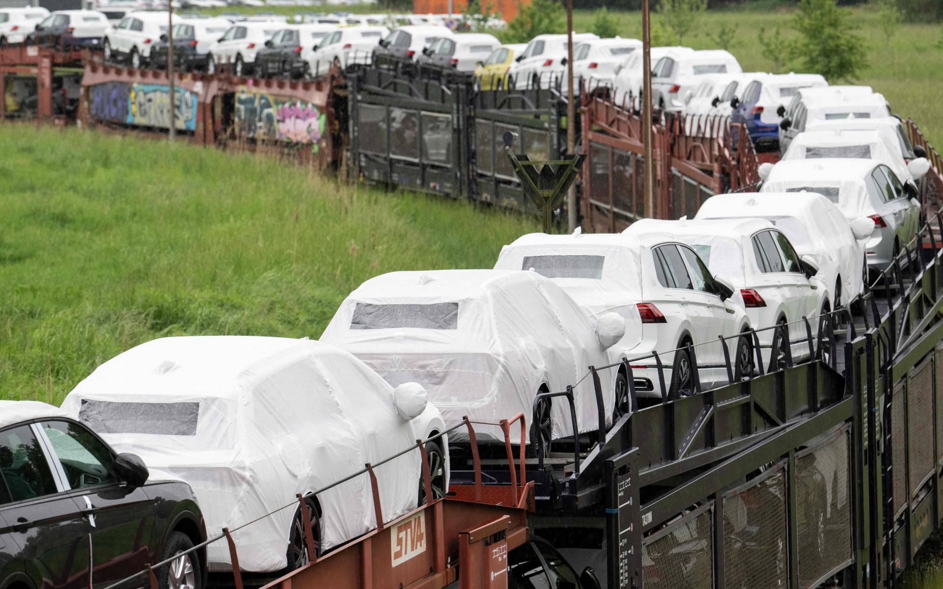 Volkswagen AG May Cut 100,000 Jobs, Separate Core Brand: Report - 1/5